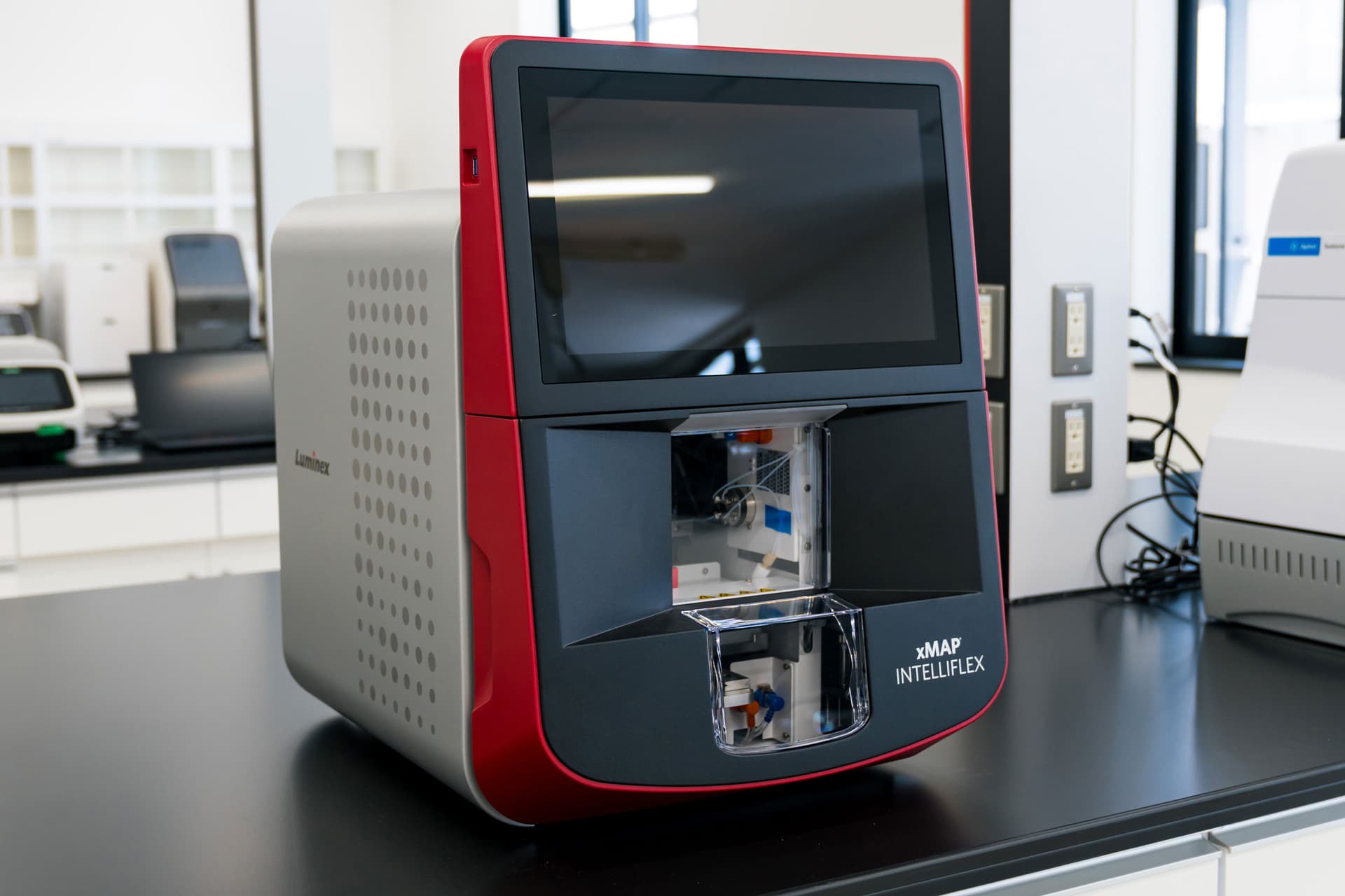 蛍光マイクロビーズアレイシステム（Luminex xMAP INTELLIFLEX System） | CiDER 大阪大学感染症総合教育研究拠点